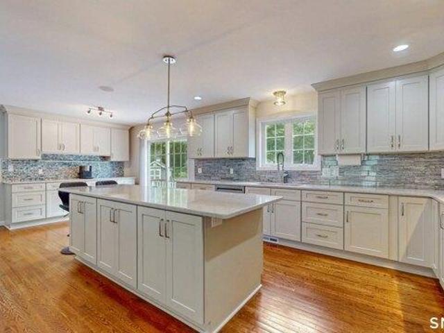 house with 4 bedroom, East Haddam CT ES105192519