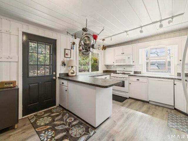 house with 4 bedroom, East Hampton CT DS102217516