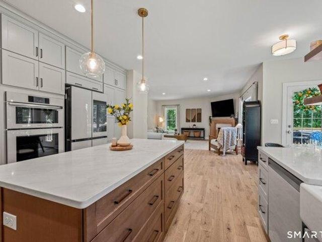 house with 4 bedroom, East Hampton CT DS104114093