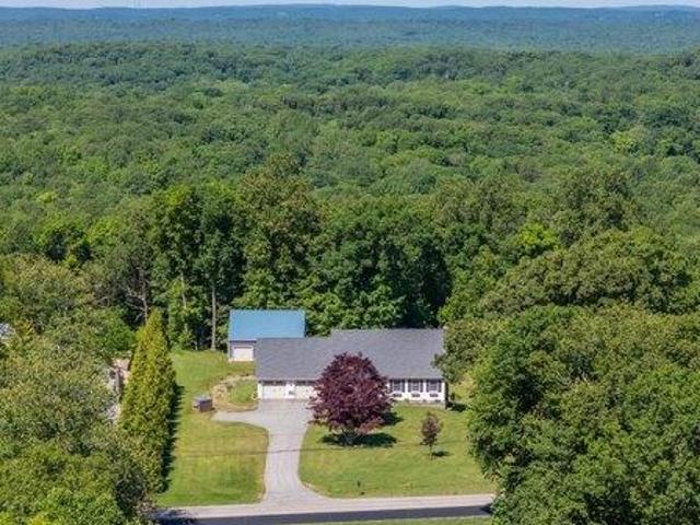 house with 4 bedroom, East Hampton CT ES103186481