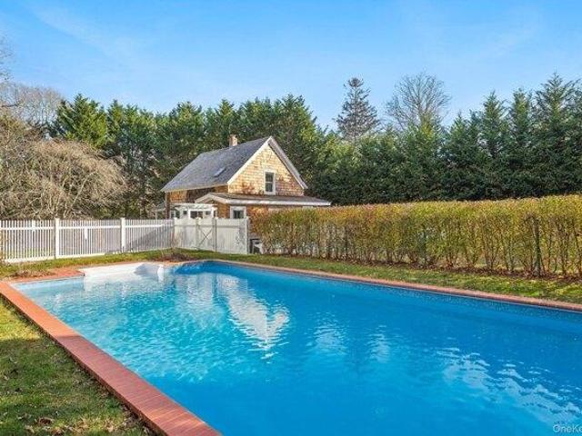 house with 4 bedroom, East Hampton NY DLS100994609
