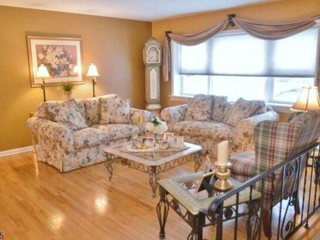 house with 4 bedroom, East Hanover NJ DS102529411