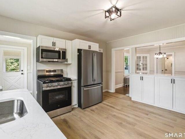 house with 4 bedroom, East Hartford CT ES104112927