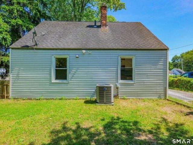 house with 4 bedroom, East Hartford CT ES104149469
