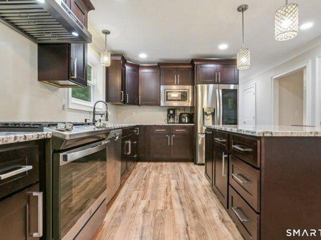 house with 4 bedroom, East Lyme CT DS104479229
