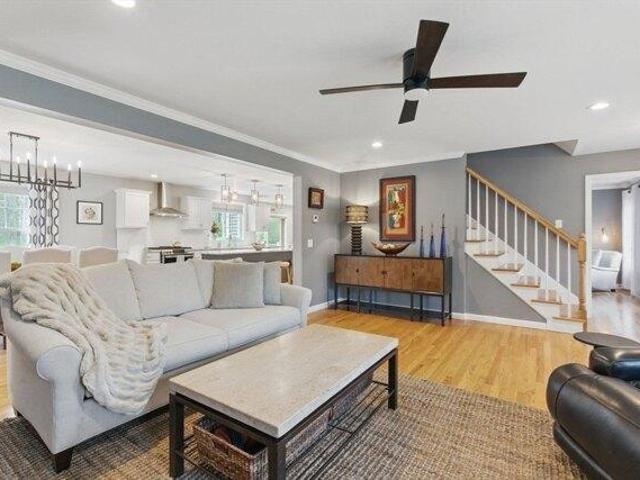 house with 4 bedroom, East Longmeadow MA ES104571257