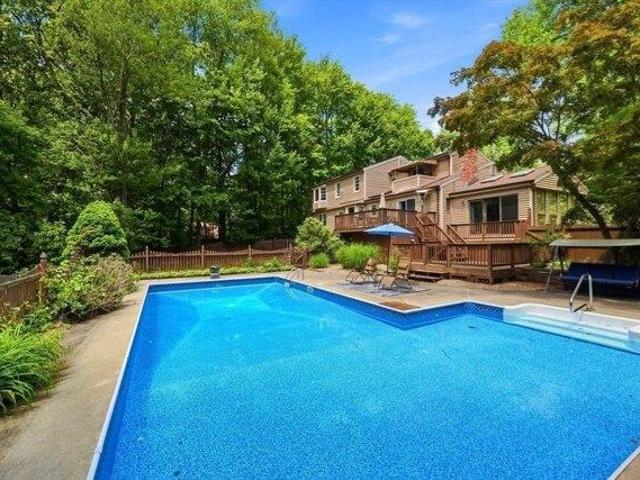 house with 4 bedroom, East Longmeadow MA ES105157167