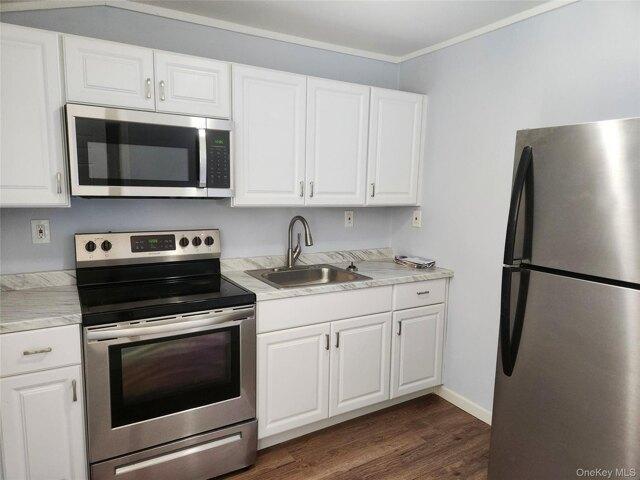house with 4 bedroom, East Patchogue NY ES104921535