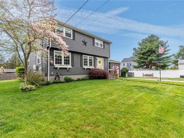 house with 4 bedroom, East Providence RI ES103495904
