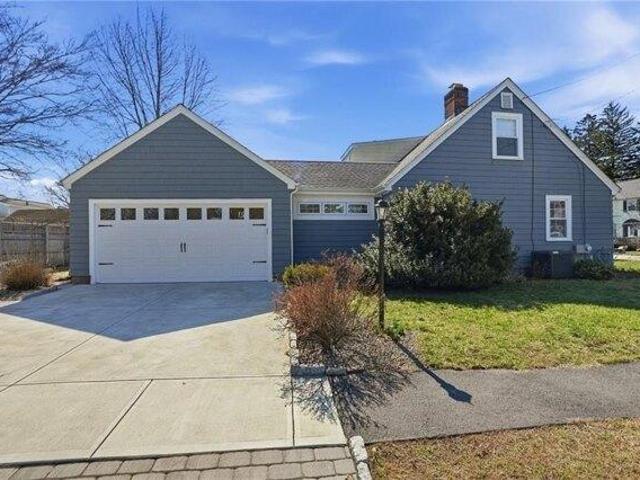 house with 4 bedroom, East Providence RI ES103098242