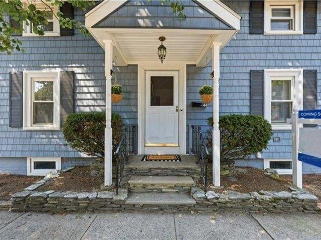 house with 4 bedroom, East Providence RI ES105143771