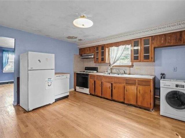 house with 4 bedroom, East Providence RI ES105172759