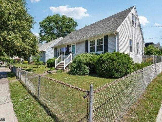 house with 4 bedroom, East Rutherford NJ ES104850748