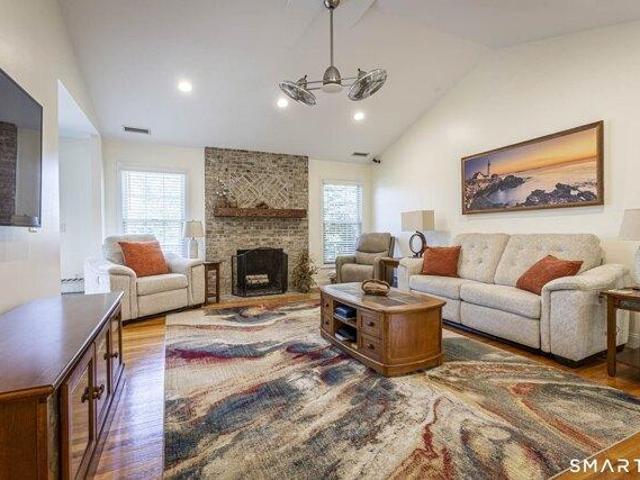 house with 4 bedroom, East Windsor CT DS103189239