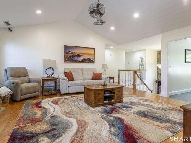 house with 4 bedroom, East Windsor CT ES103189239
