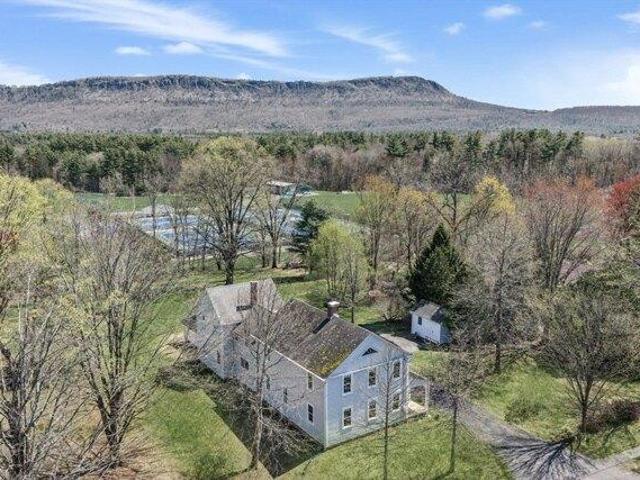 house with 4 bedroom, Easthampton MA DS102959122