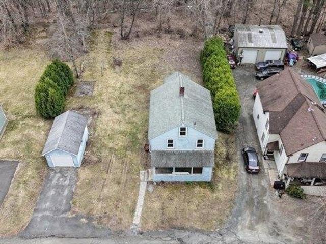 house with 4 bedroom, Easthampton MA ES102860338