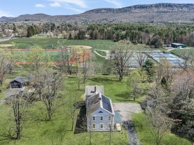 house with 4 bedroom, Easthampton MA ES102959122