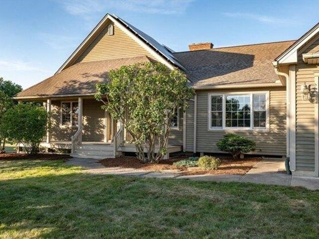 house with 4 bedroom, Easthampton MA ES103887217