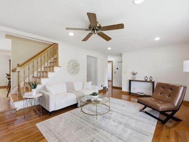 house with 4 bedroom, Easthampton MA ES104869812
