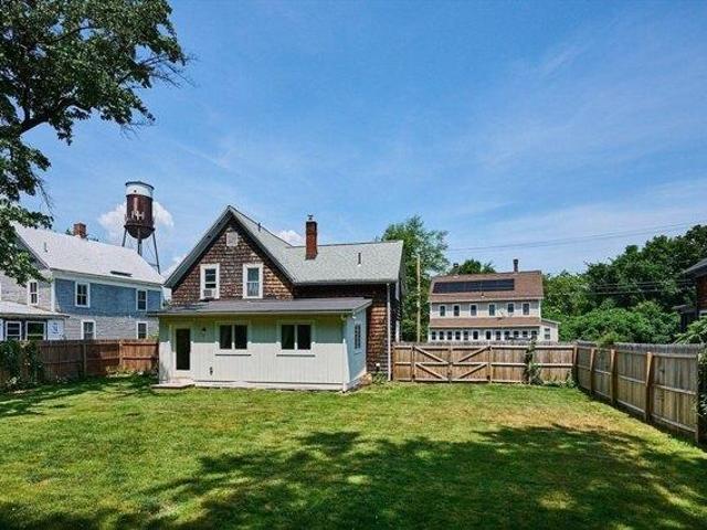 house with 4 bedroom, Easthampton MA ES105081686