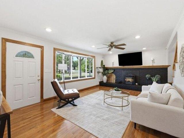 house with 4 bedroom, Easthampton MA ES105171836