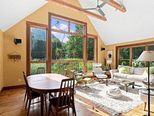 house with 4 bedroom, Easthampton MA ES105203454