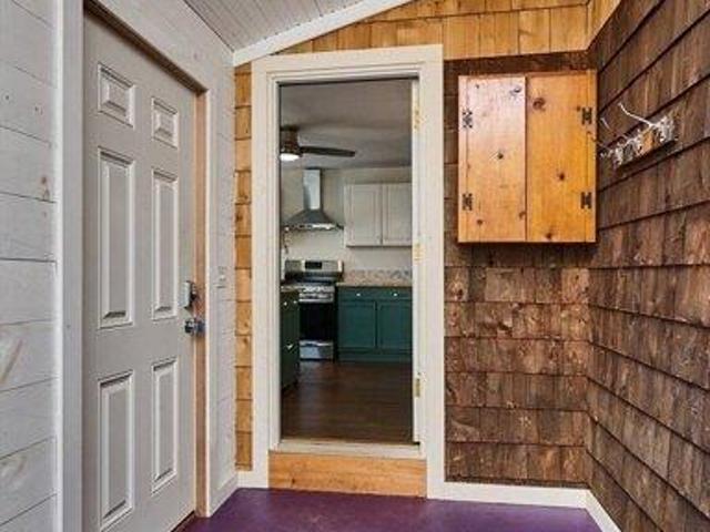 house with 4 bedroom, Easthampton MA ES105207444