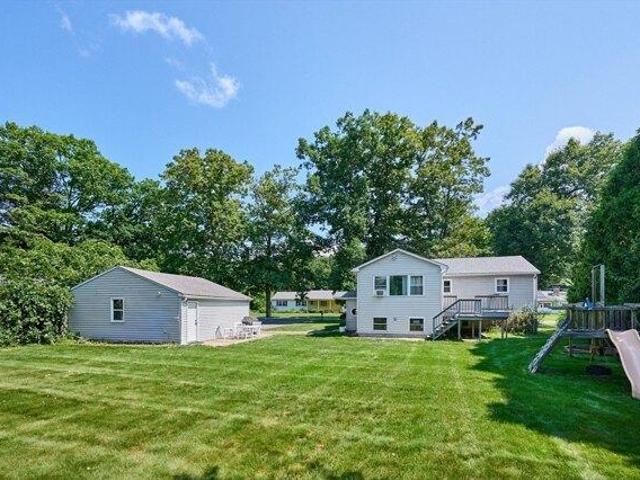 house with 4 bedroom, Easthampton MA ES105229790