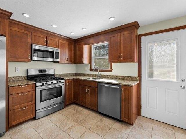 house with 4 bedroom, Easton MA DS102314496