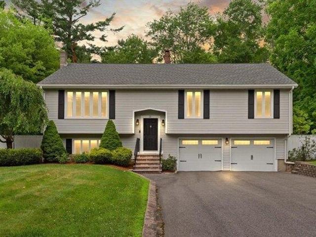 house with 4 bedroom, Easton MA DS104376752