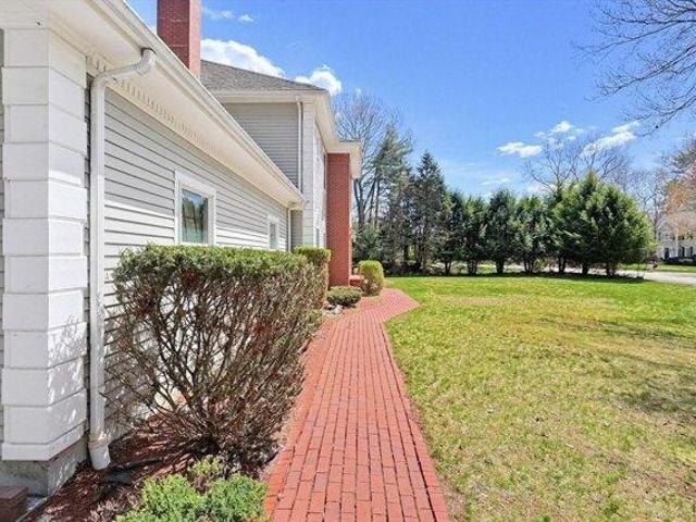 house with 4 bedroom, Easton MA ES104904744