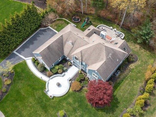 house with 4 bedroom, Easton MA ES104077090