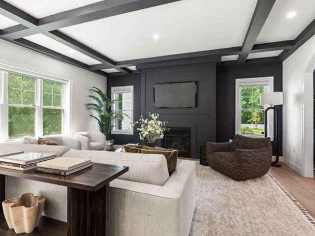 house with 4 bedroom, Easton MA ES104116732