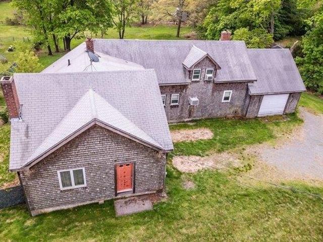 house with 4 bedroom, Easton MA ES104265719