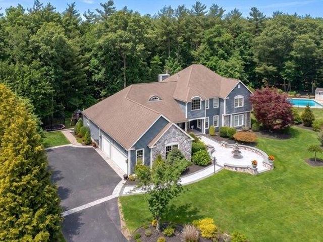 house with 4 bedroom, Easton MA ES105124497