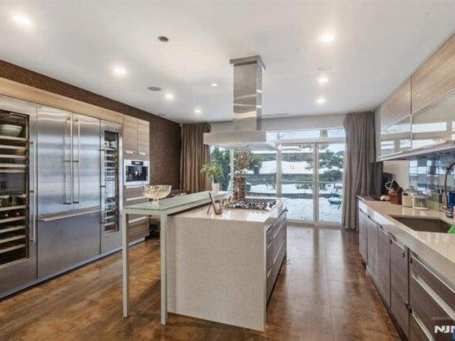 house with 4 bedroom, Edgewater NJ DLS101661436