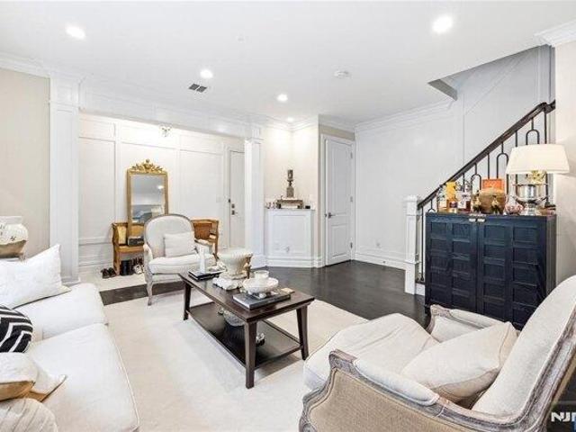 house with 4 bedroom, Edgewater NJ DLS102583972