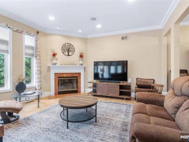 house with 4 bedroom, Edgewater NJ DS104190036