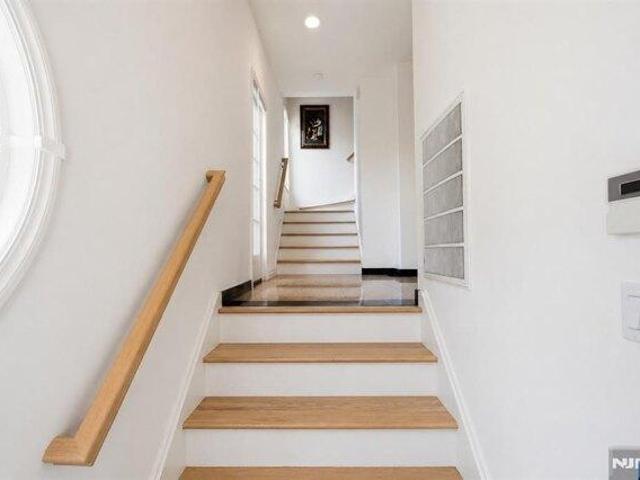 house with 4 bedroom, Edgewater NJ ES105426654