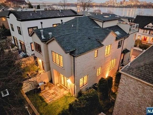 house with 4 bedroom, Edgewater NJ ES105142266