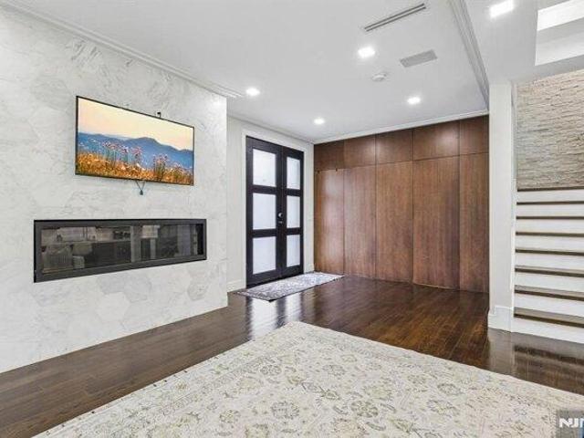 house with 4 bedroom, Edgewater NJ ES105316529