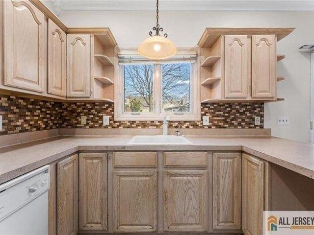 house with 4 bedroom, Edison NJ ES105192570