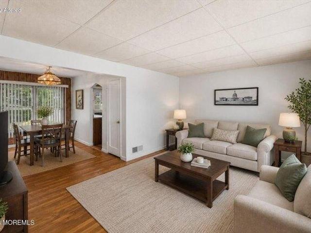 house with 4 bedroom, Elmwood Park NJ DS102213903