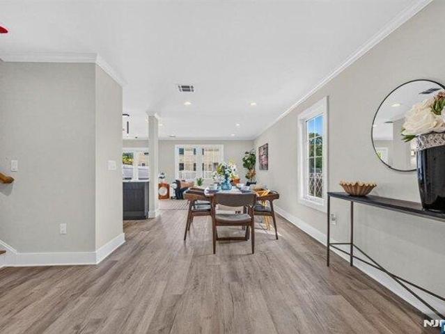 house with 4 bedroom, Elmwood Park NJ ES104407707