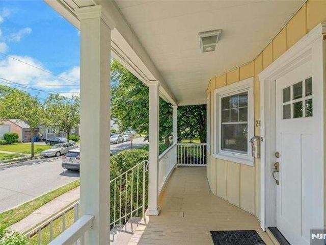 house with 4 bedroom, Elmwood Park NJ ES104441735