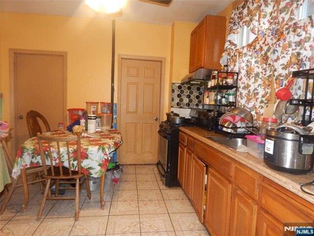 house with 4 bedroom, Elizabeth NJ ES104567593