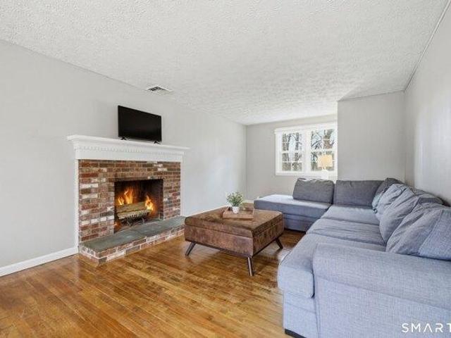 house with 4 bedroom, Ellington CT DS102217744