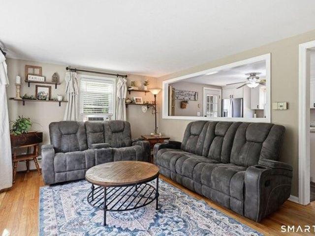 house with 4 bedroom, Enfield CT ES103965670