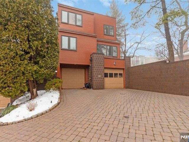 house with 4 bedroom, Englewood NJ DLS102762931